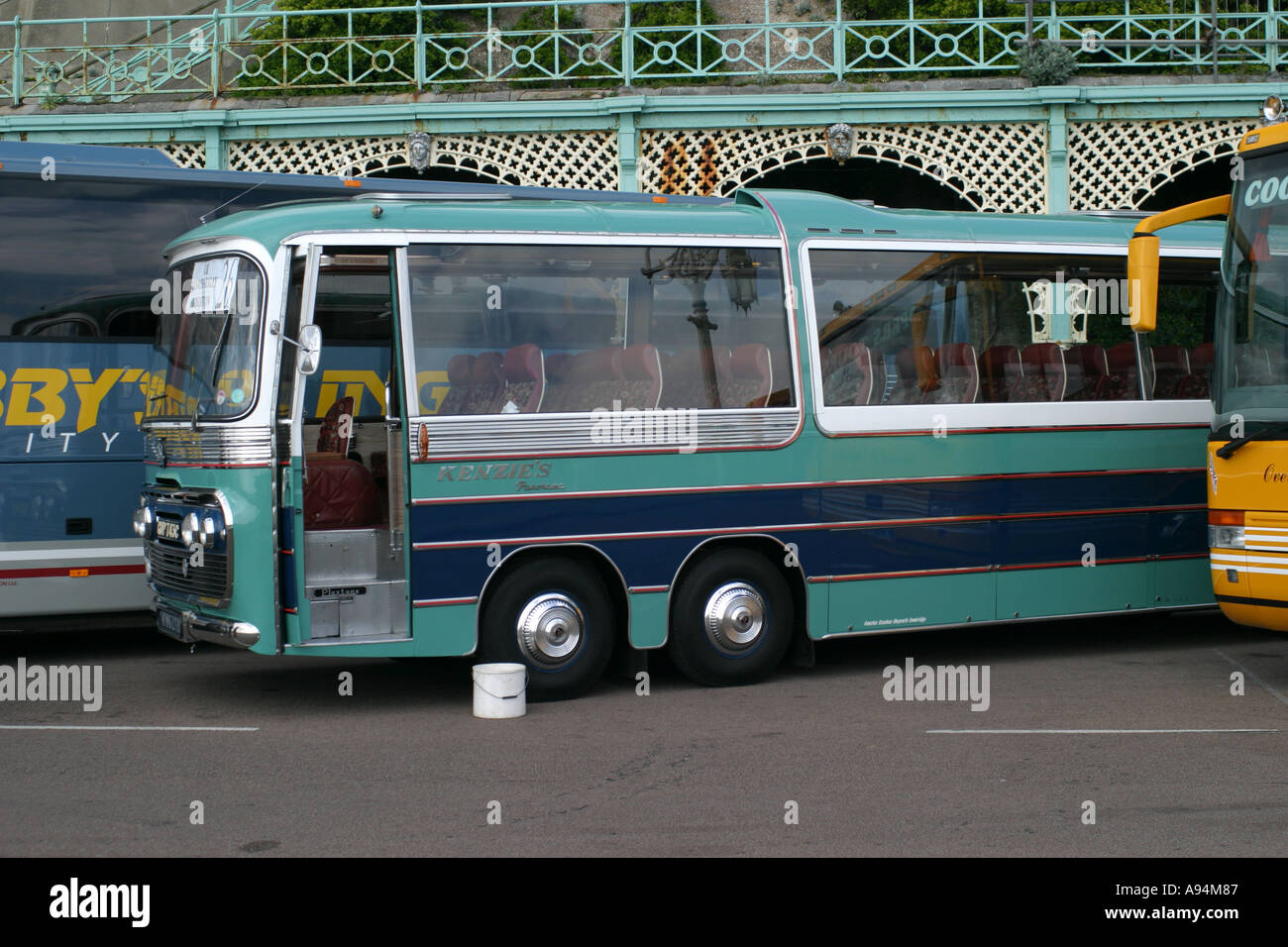 Tour coach britain 1970s hi-res stock photography and images - Alamy
