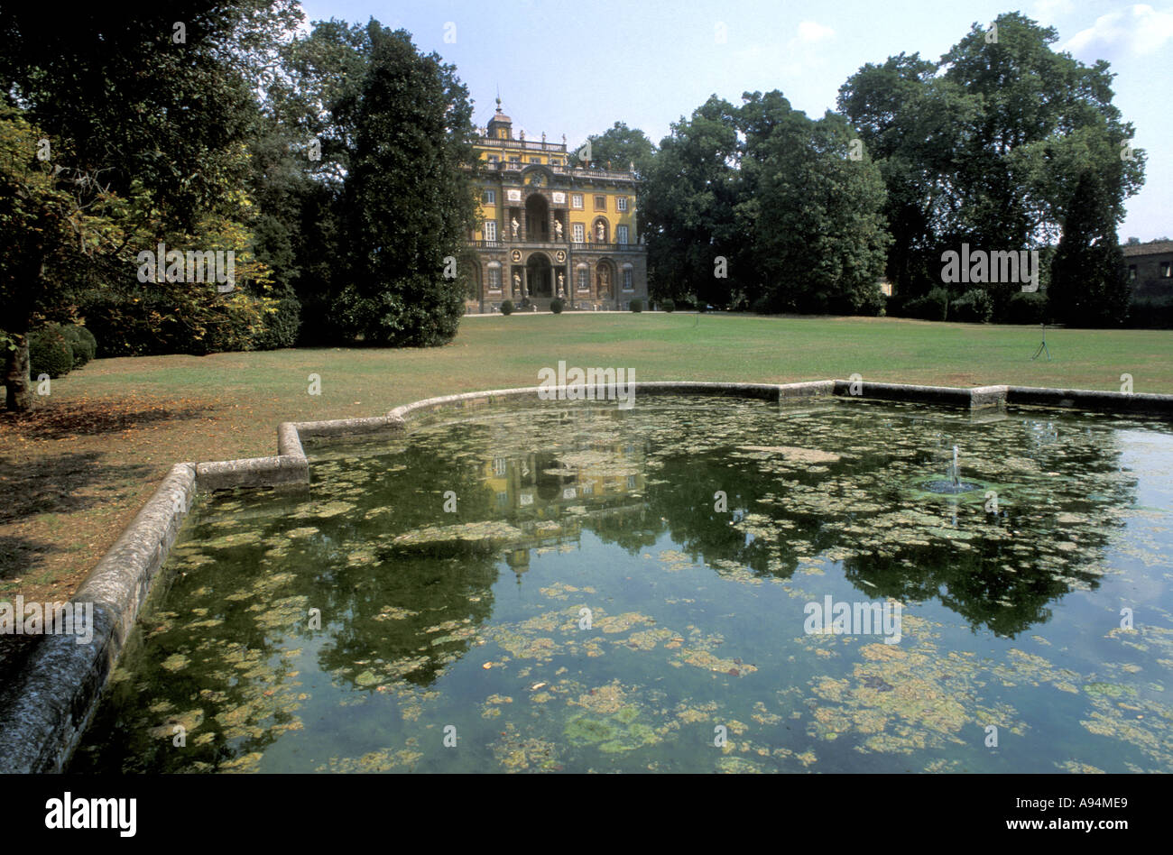 Torrigiani hi-res stock photography and images - Alamy