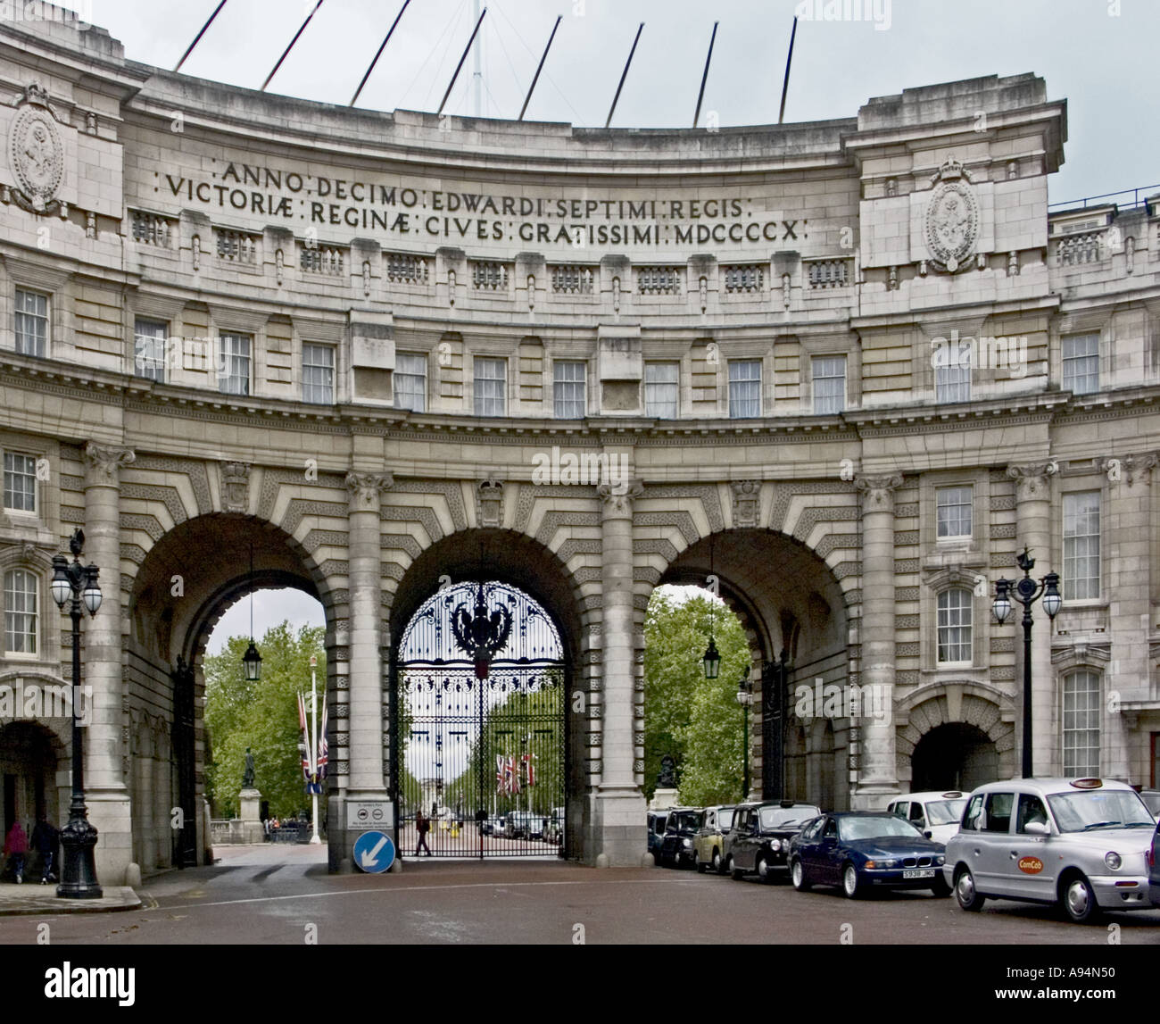 Admiralty Arch The Mall London Stock Photo - Alamy