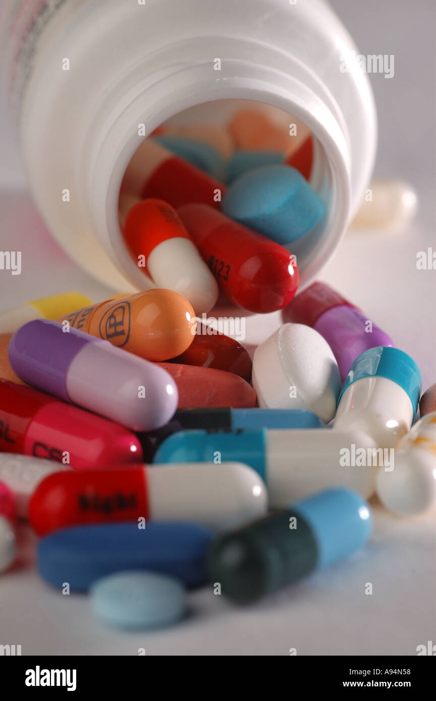 pills spill from overflowing bottle dsca 3148 Stock Photo - Alamy