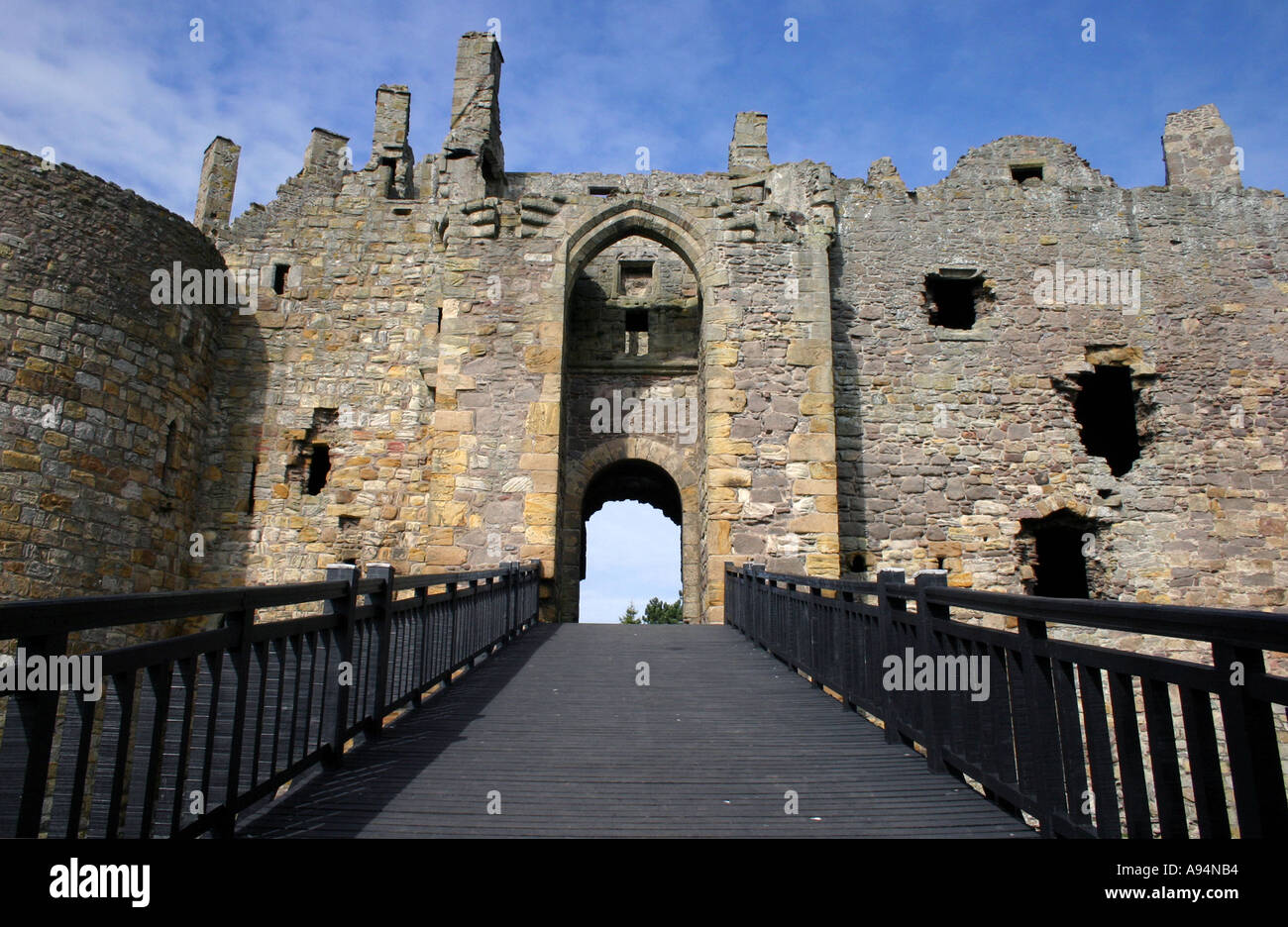 Drawbridge castle scotland hi-res stock photography and images - Alamy