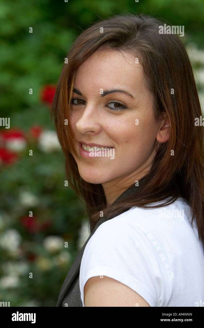young brown haired brown eyed irish woman early 20s looking over her ...