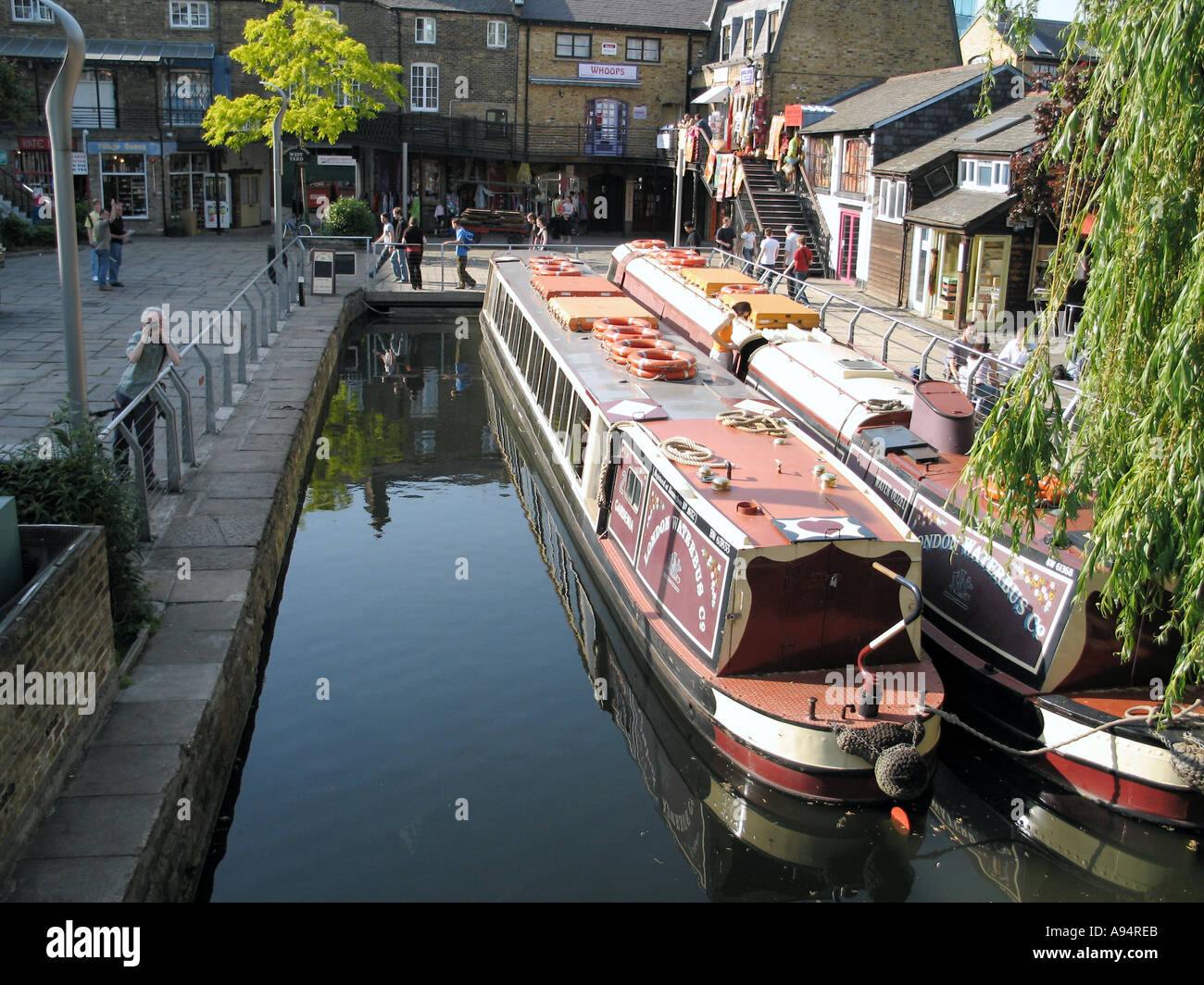 narrow boat in dock at Camden Lock Stock Photo - Alamy