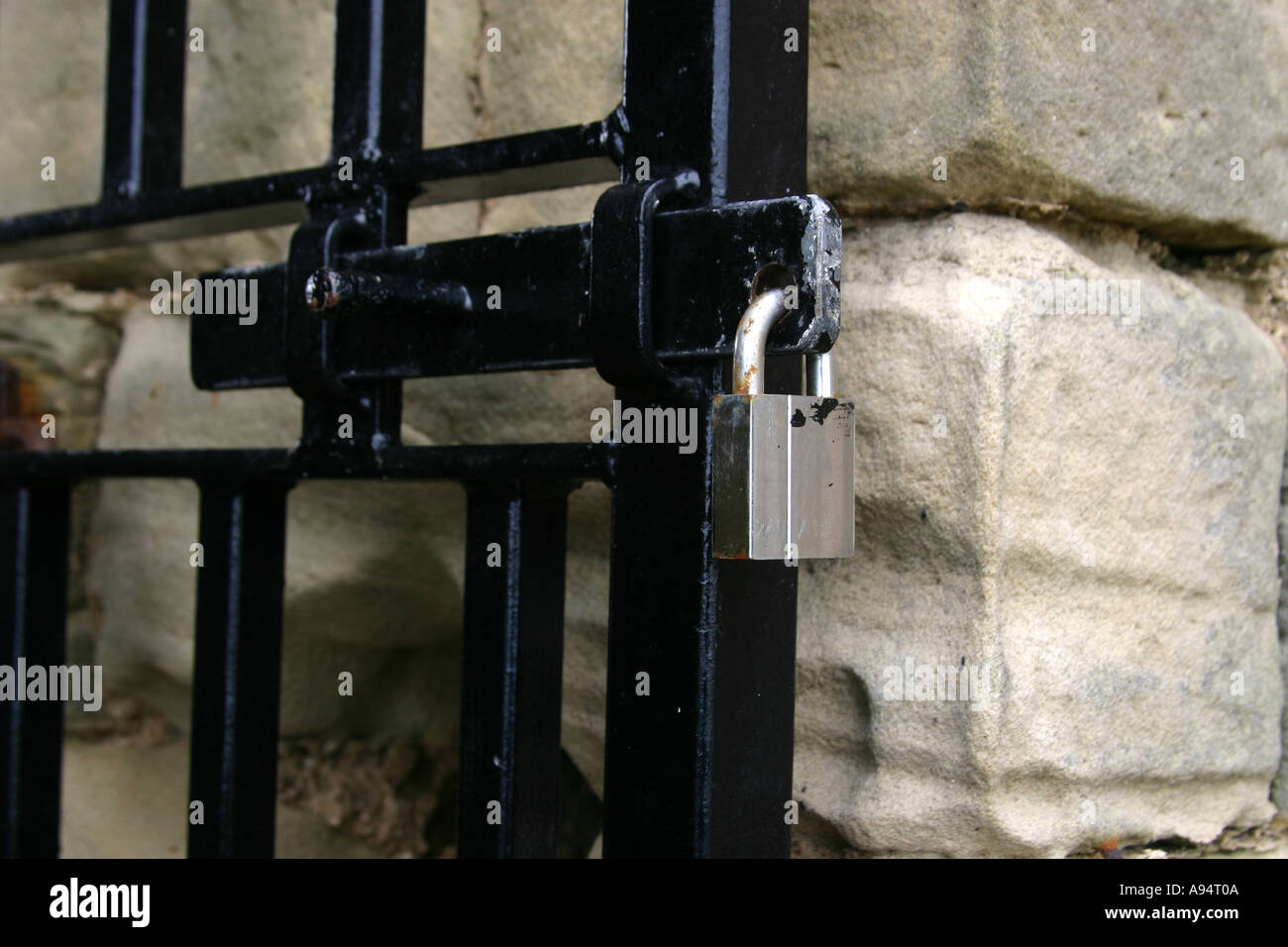 Padlock fitted to large bolt on gate at Bamburgh castle Stock Photo - Alamy