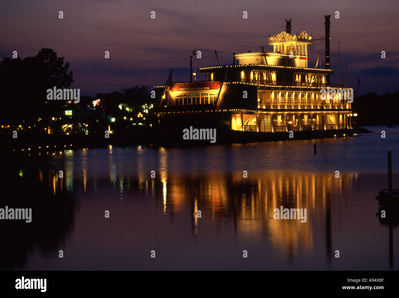 The paddle steamer restaurant on lake Bella Vista at the Disney village ...