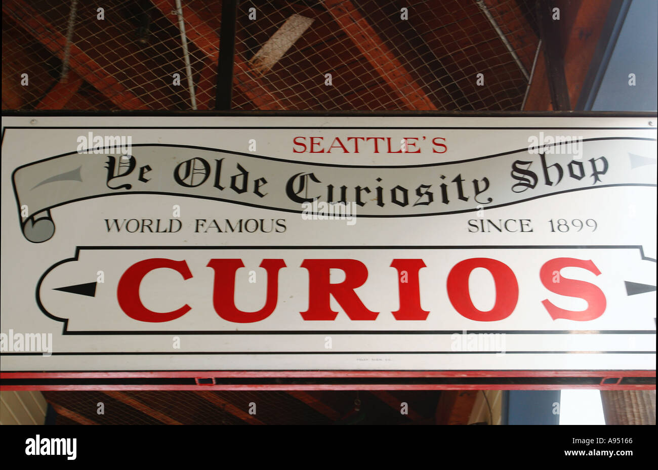 Ye olde curiosity shop hi-res stock photography and images - Alamy