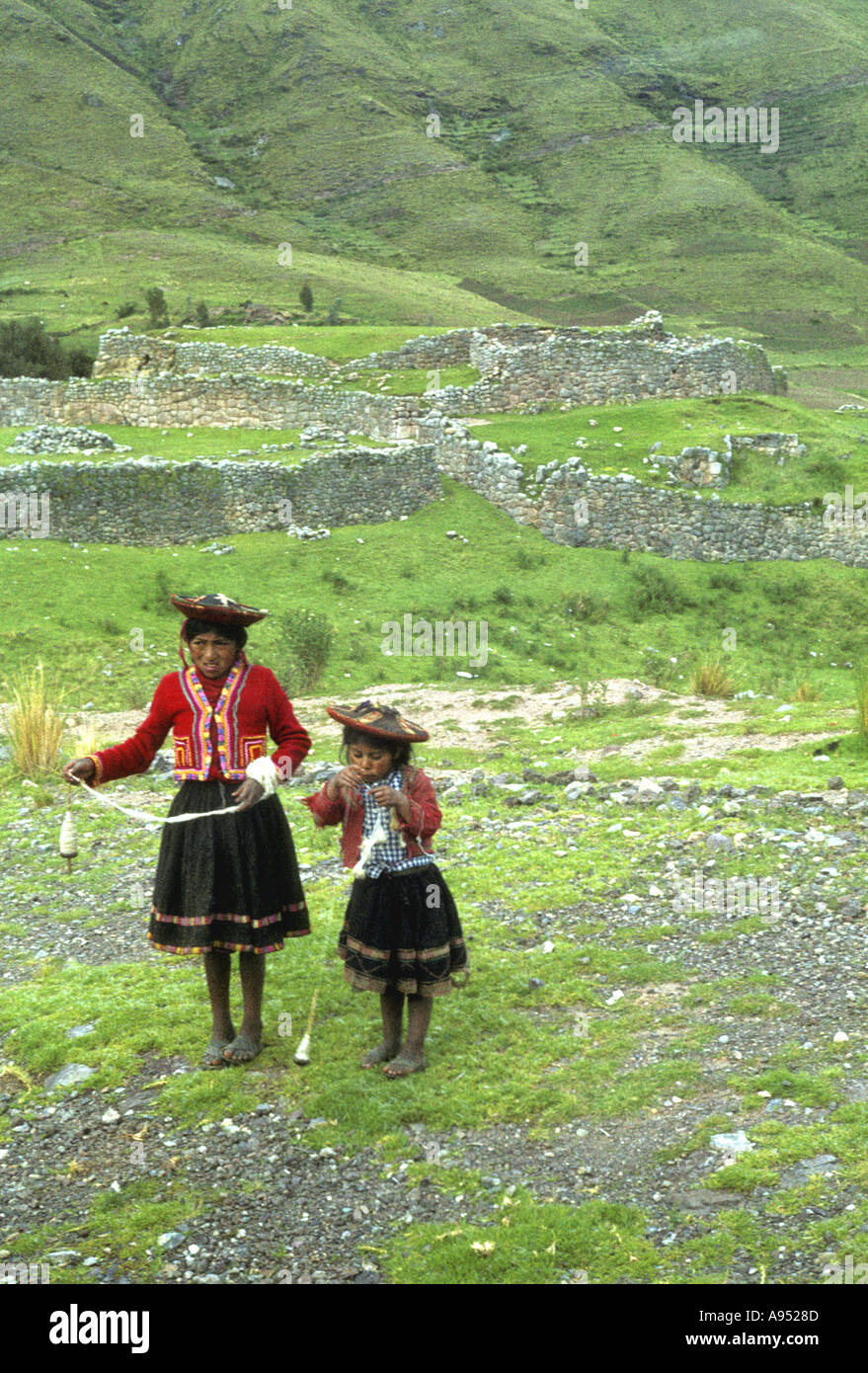 Peruvian woman and child Peru Stock Photo - Alamy