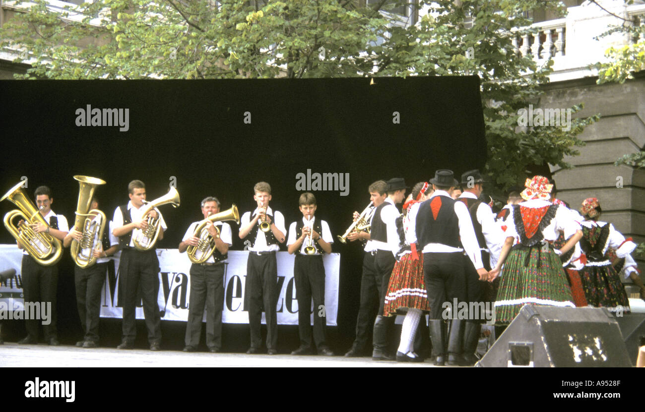 Traditional hungarian dancers hi-res stock photography and images - Alamy