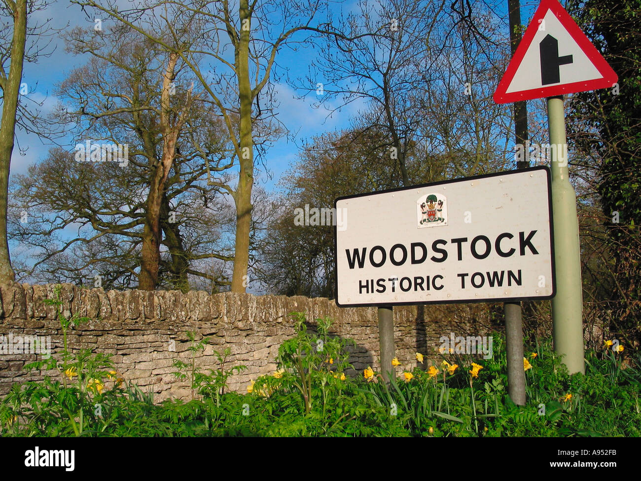 Road sign cotswolds oxfordshire hi-res stock photography and images - Alamy