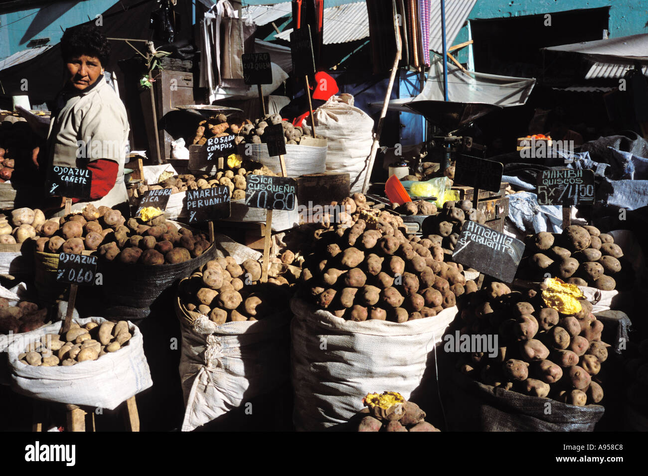 Selling potatoes peru hi-res stock photography and images - Alamy