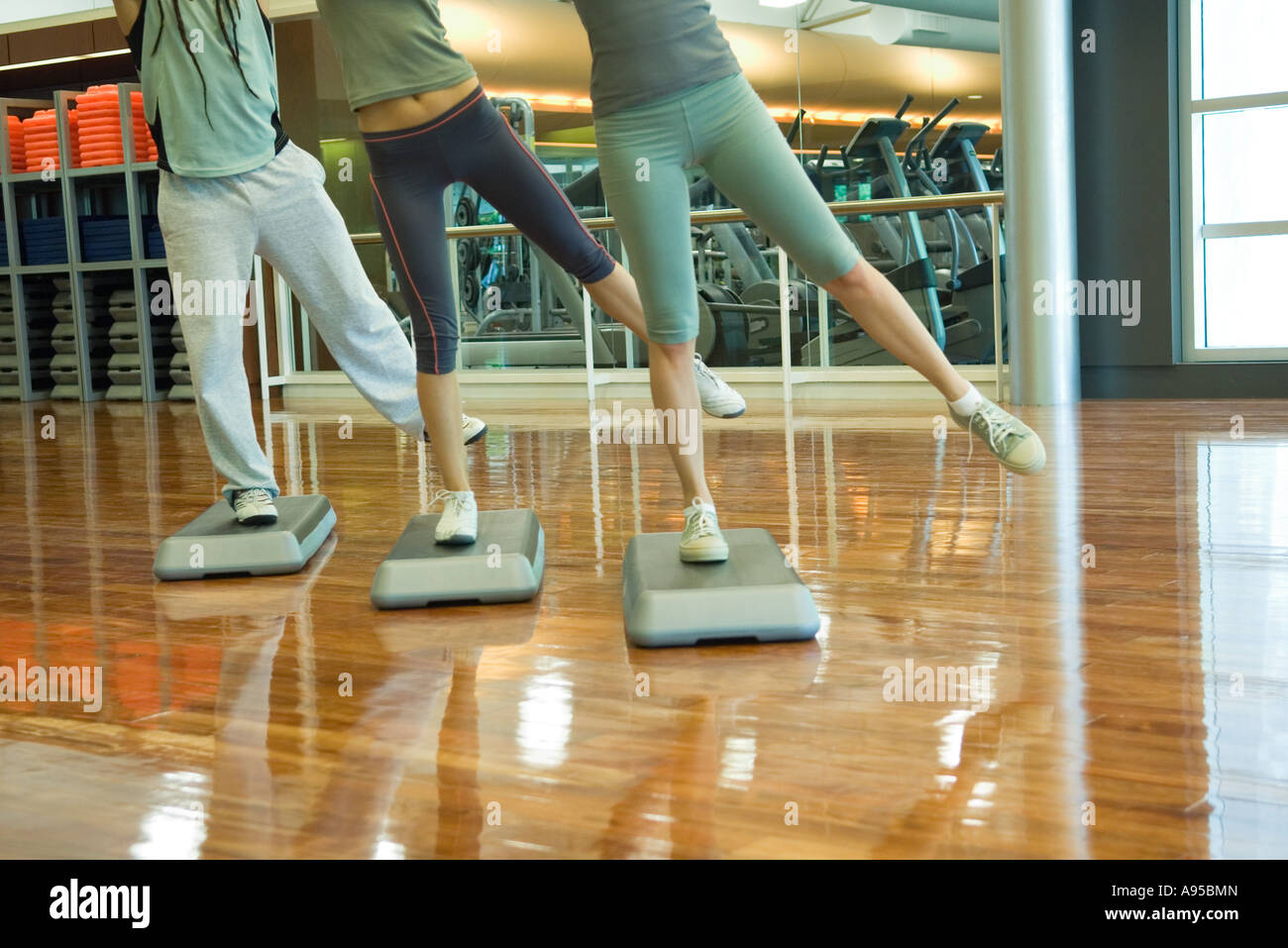 Step class gyms hi-res stock photography and images - Alamy