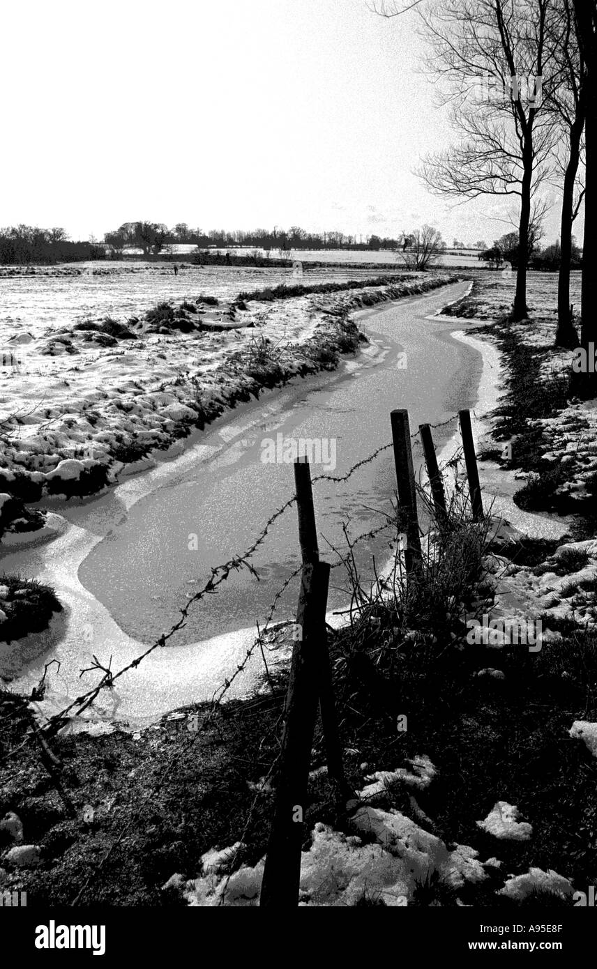 Snowy wintery scene marshes Geldeston Norfolk Broads Stock Photo - Alamy