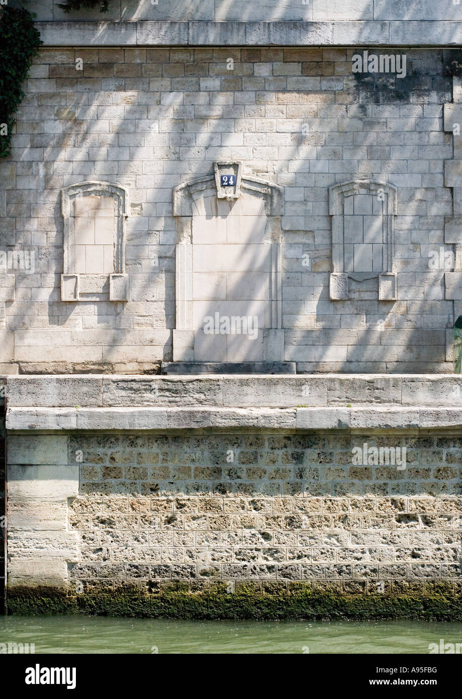 Bricked up doorways hi-res stock photography and images - Alamy