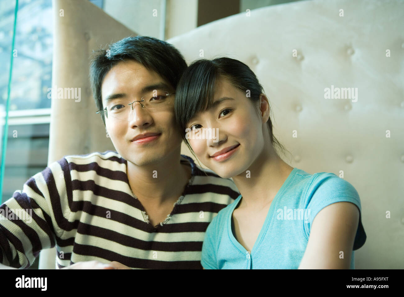 Couple sitting in restaurant booth hi-res stock photography and images ...