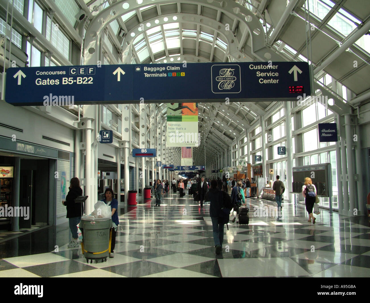 Chicago and north western terminal hi-res stock photography and images ...