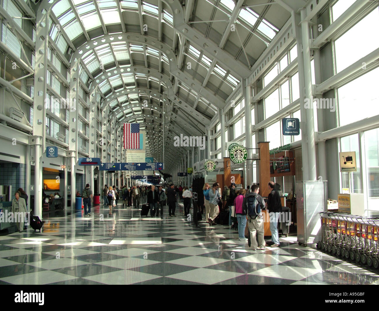 Chicago and north western terminal hi-res stock photography and images ...