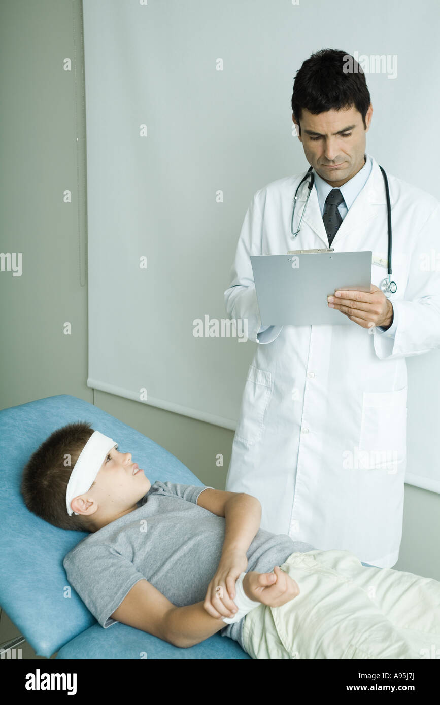 Child observation doctor hi-res stock photography and images - Alamy