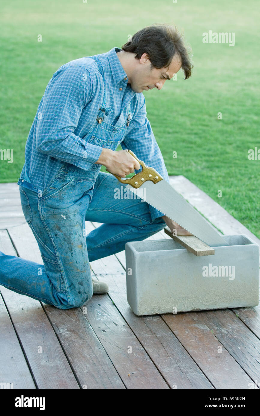 Two men sawing planks hi-res stock photography and images - Alamy