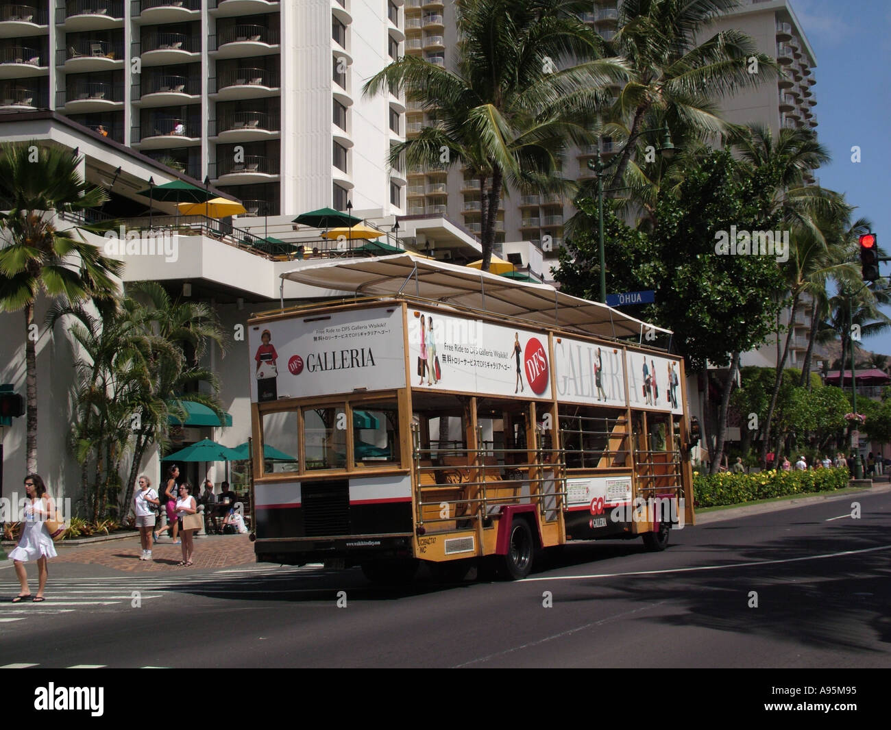 Kalakaua avenue main street waikiki hi-res stock photography and images ...