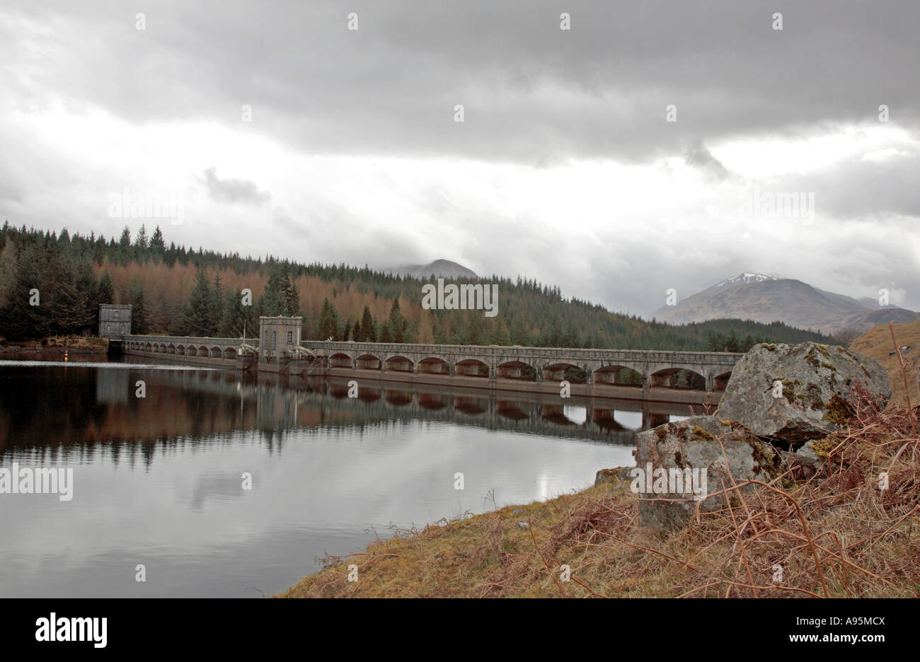Laggen Dam, Cairngorms, Scotland, hydro electric dam in shadow of Ben ...