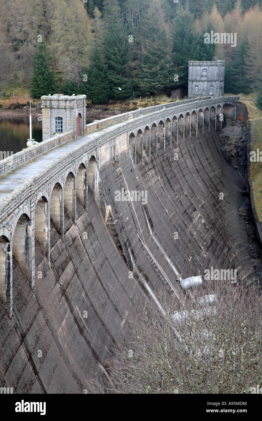 Laggen Dam, Cairngorms, Scotland, hydro electric dam in shadow of Ben ...
