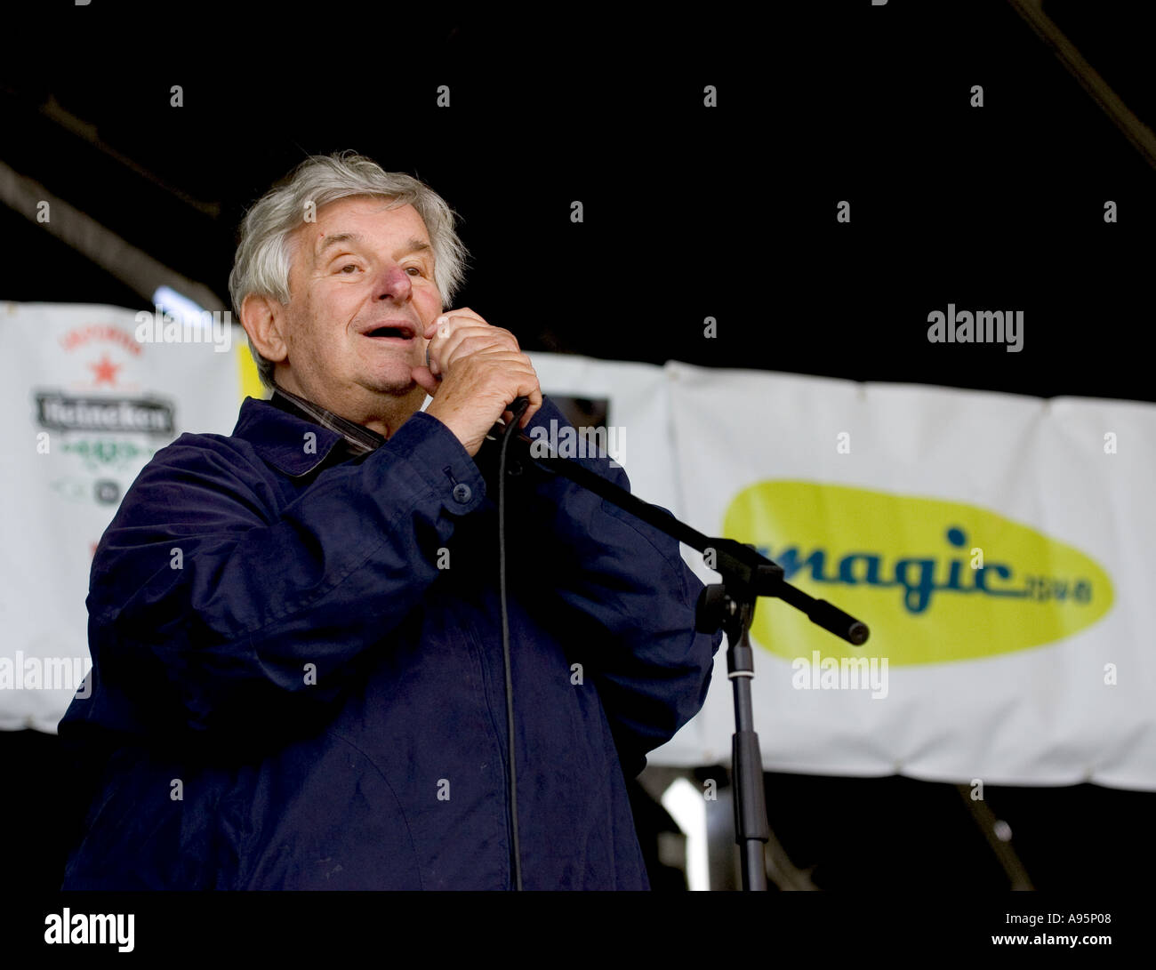 Sid Bernstein on stage Mathew street festival 2004 Stock Photo - Alamy