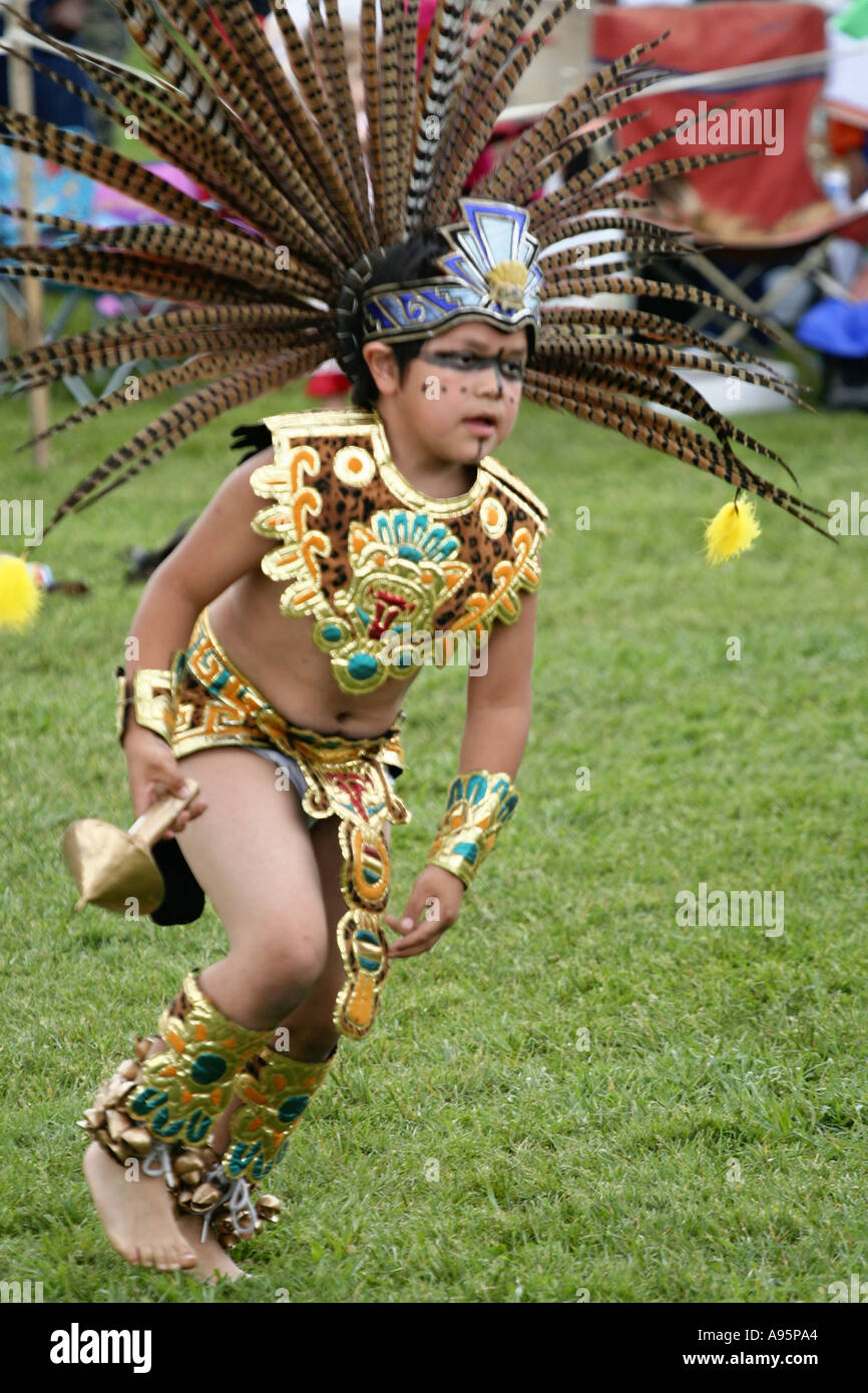 Tlacopan aztec indian ritual dancers hi-res stock photography and ...