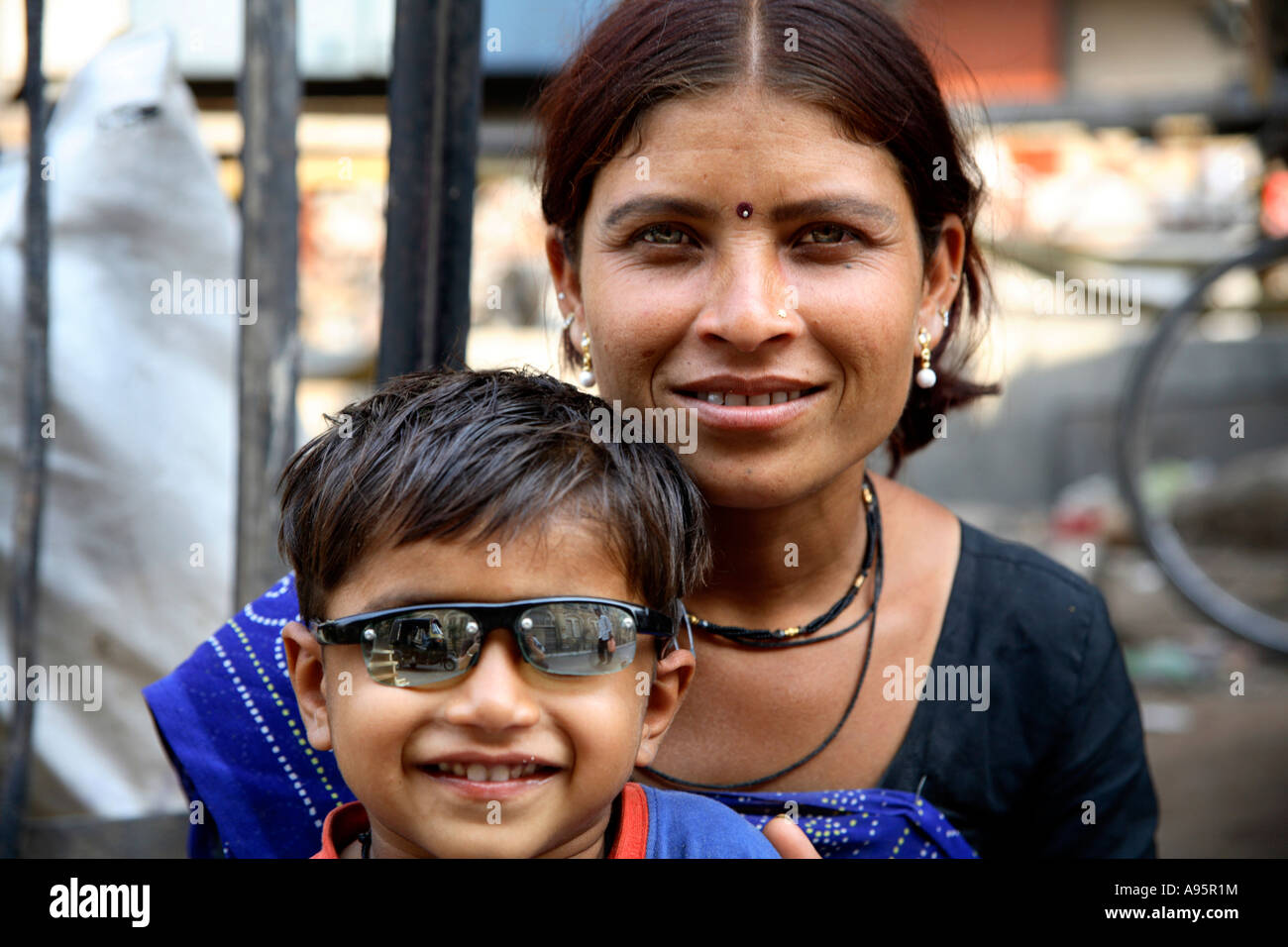 Blue eyed female Indian Street Trader posing with young son, Vadodara ...