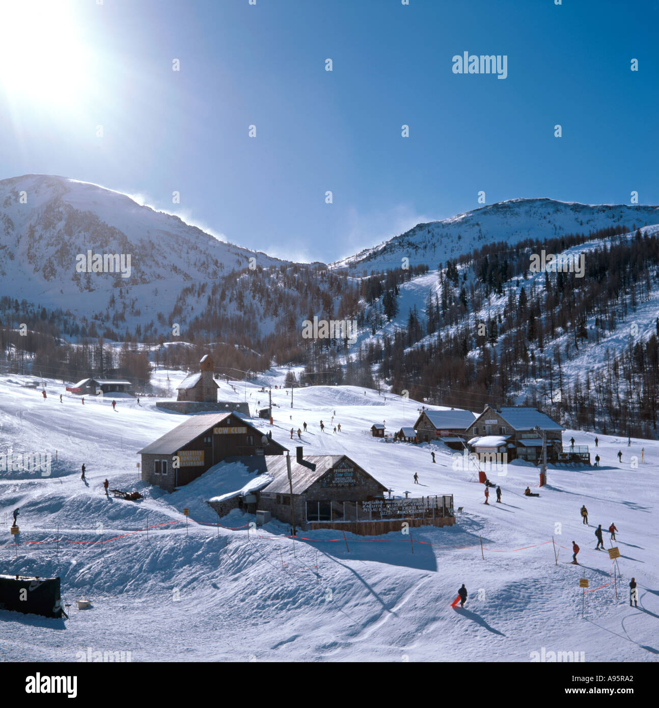 Isola 2000 ski hi-res stock photography and images - Alamy