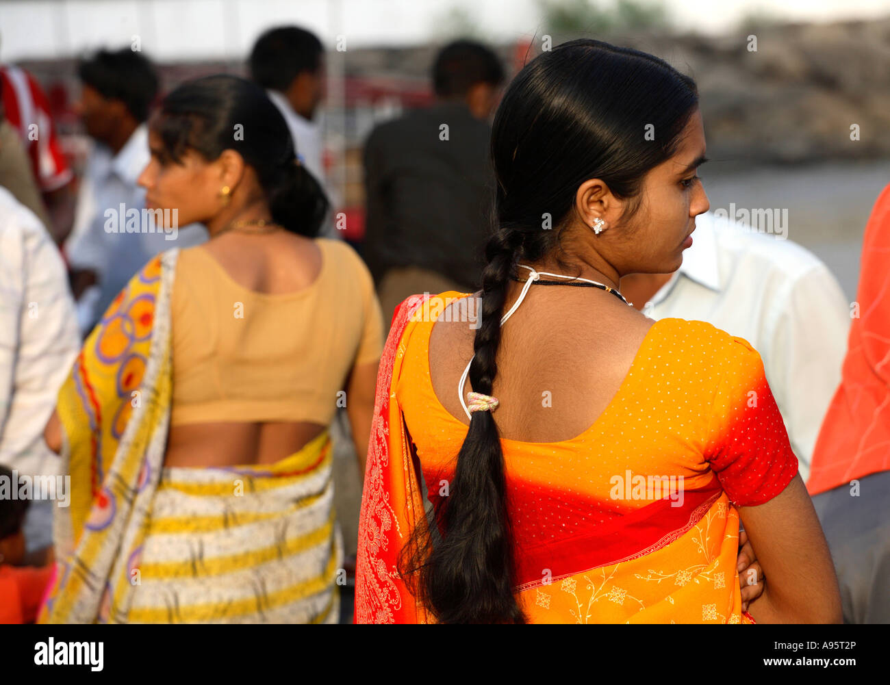 Young indian woman sari rear view hi-res stock photography and images ...