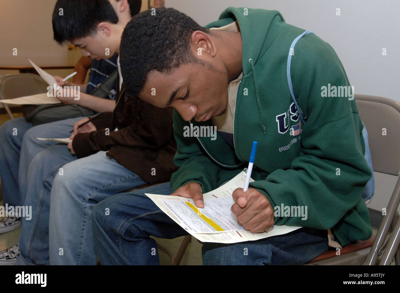 High School students learn about managing their money at a seminar ...