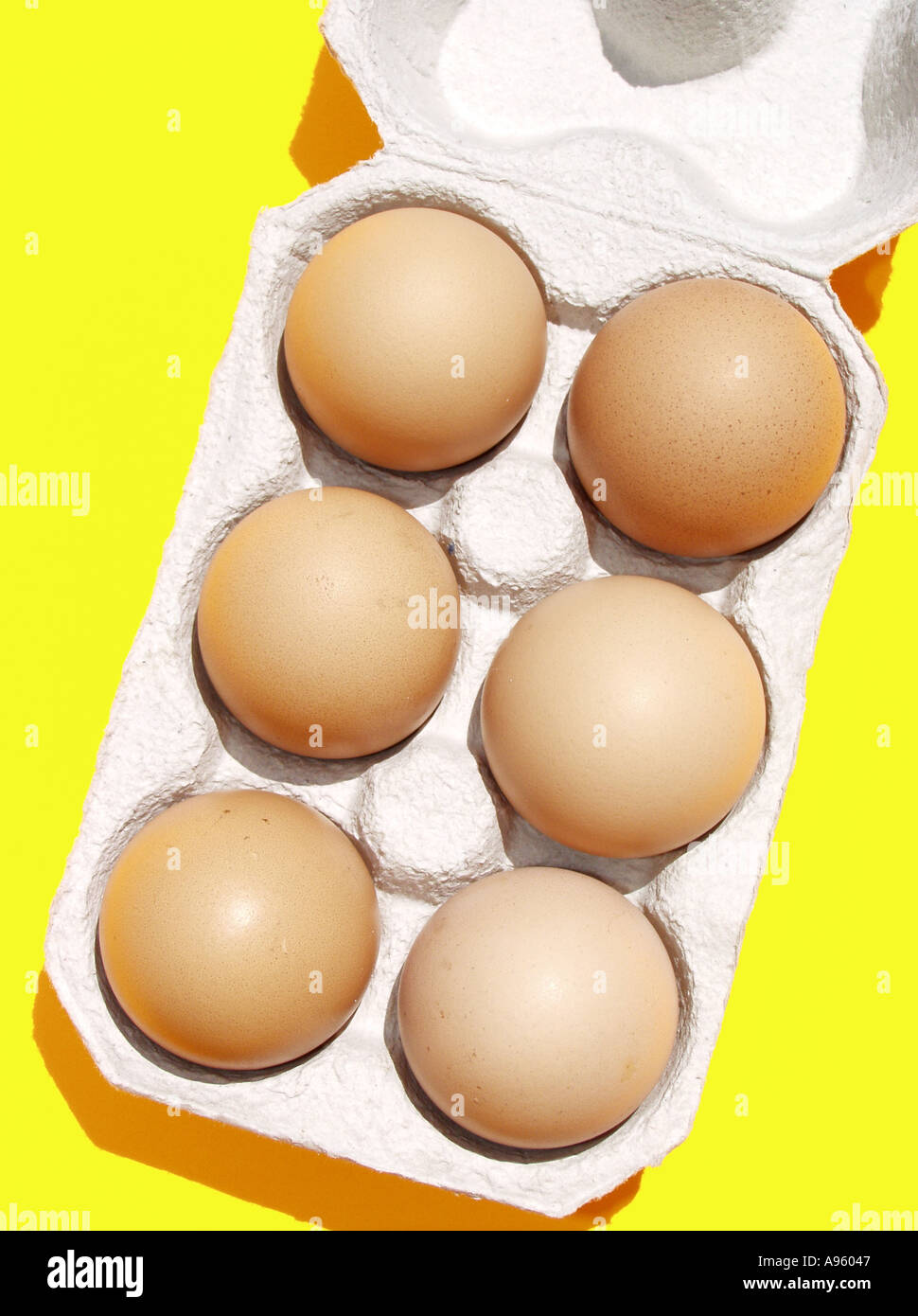Shell eggs hi-res stock photography and images - Alamy