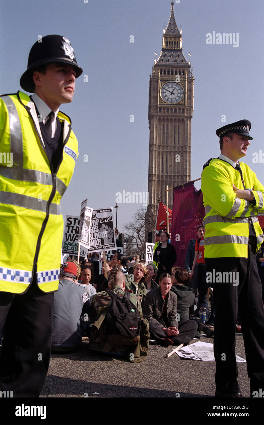 Sit down war hi-res stock photography and images - Alamy