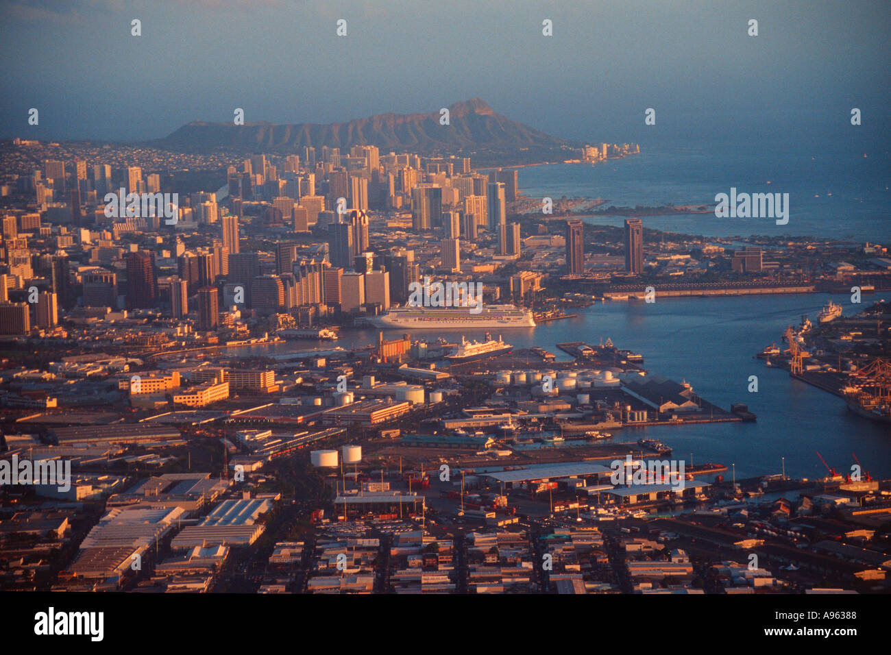 Downtown honolulu at dusk hi-res stock photography and images - Alamy