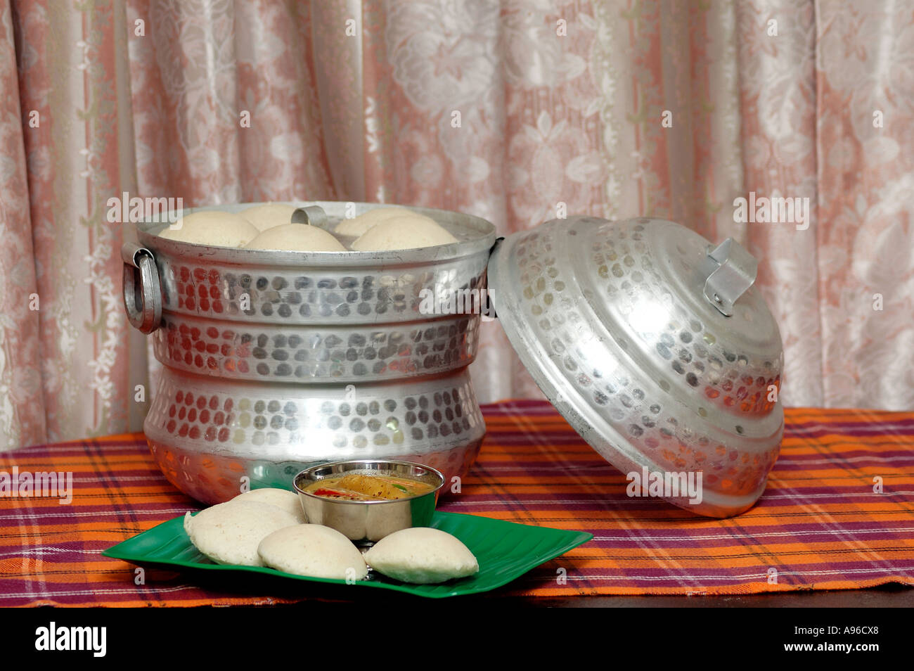 Indian pot maker hi-res stock photography and images - Alamy