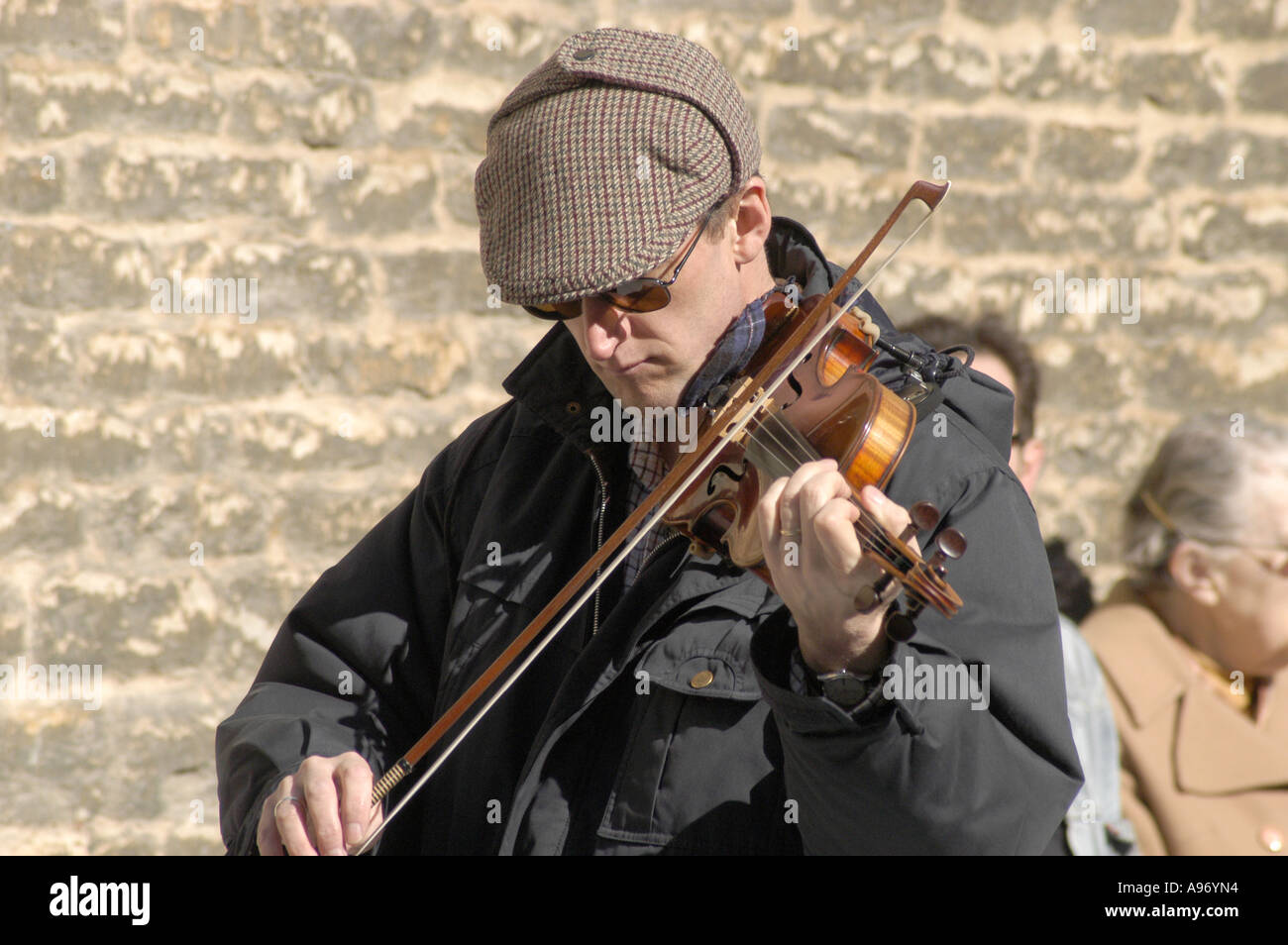 Sherlock holmes violin hi-res stock photography and images - Alamy
