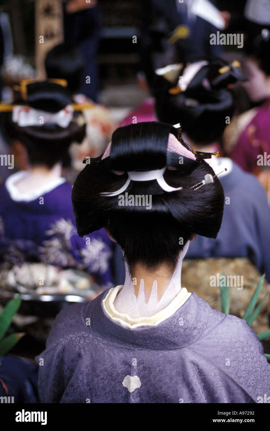 Geisha japan from back hi-res stock photography and images - Alamy