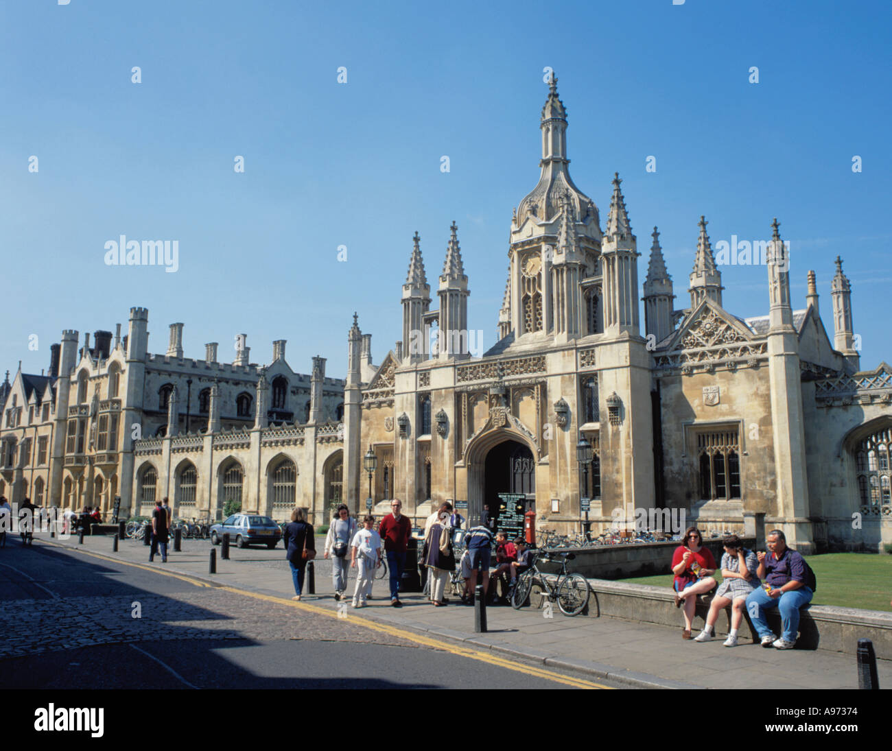 Kings college main entrance hi-res stock photography and images - Alamy