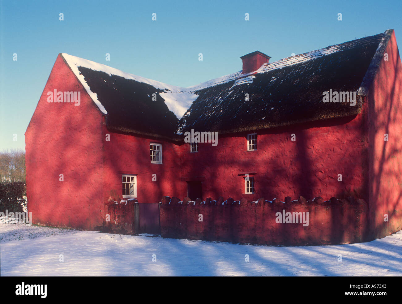 Traditional welsh farm building hi-res stock photography and images - Alamy