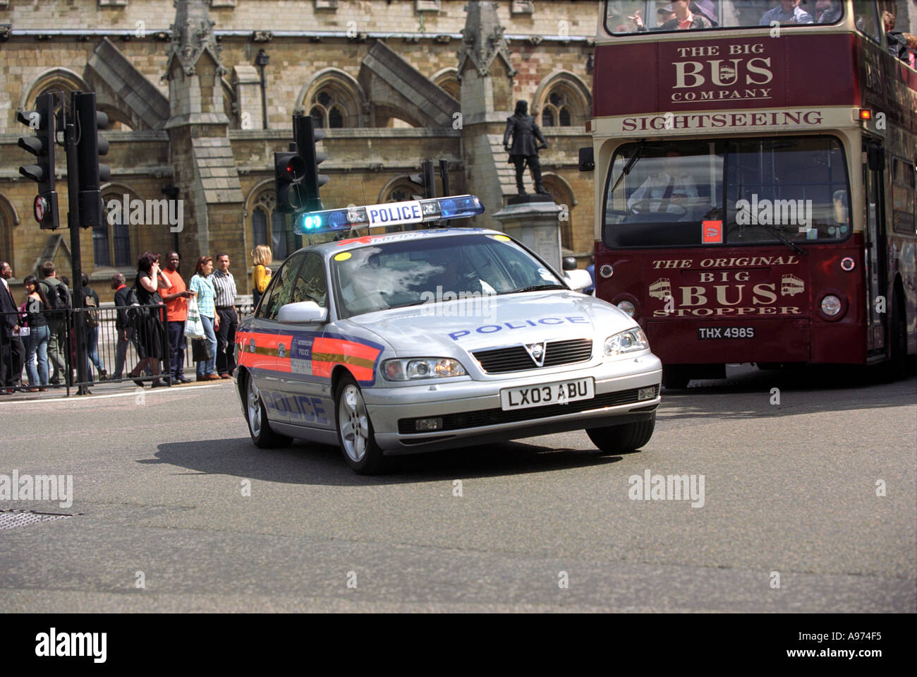 Metropolitan Police on an emergency call outside Houses of Parliament ...