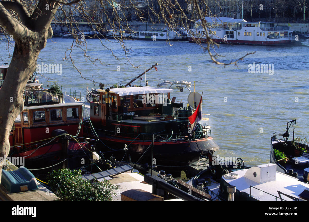 Yachts de paris hi-res stock photography and images - Alamy