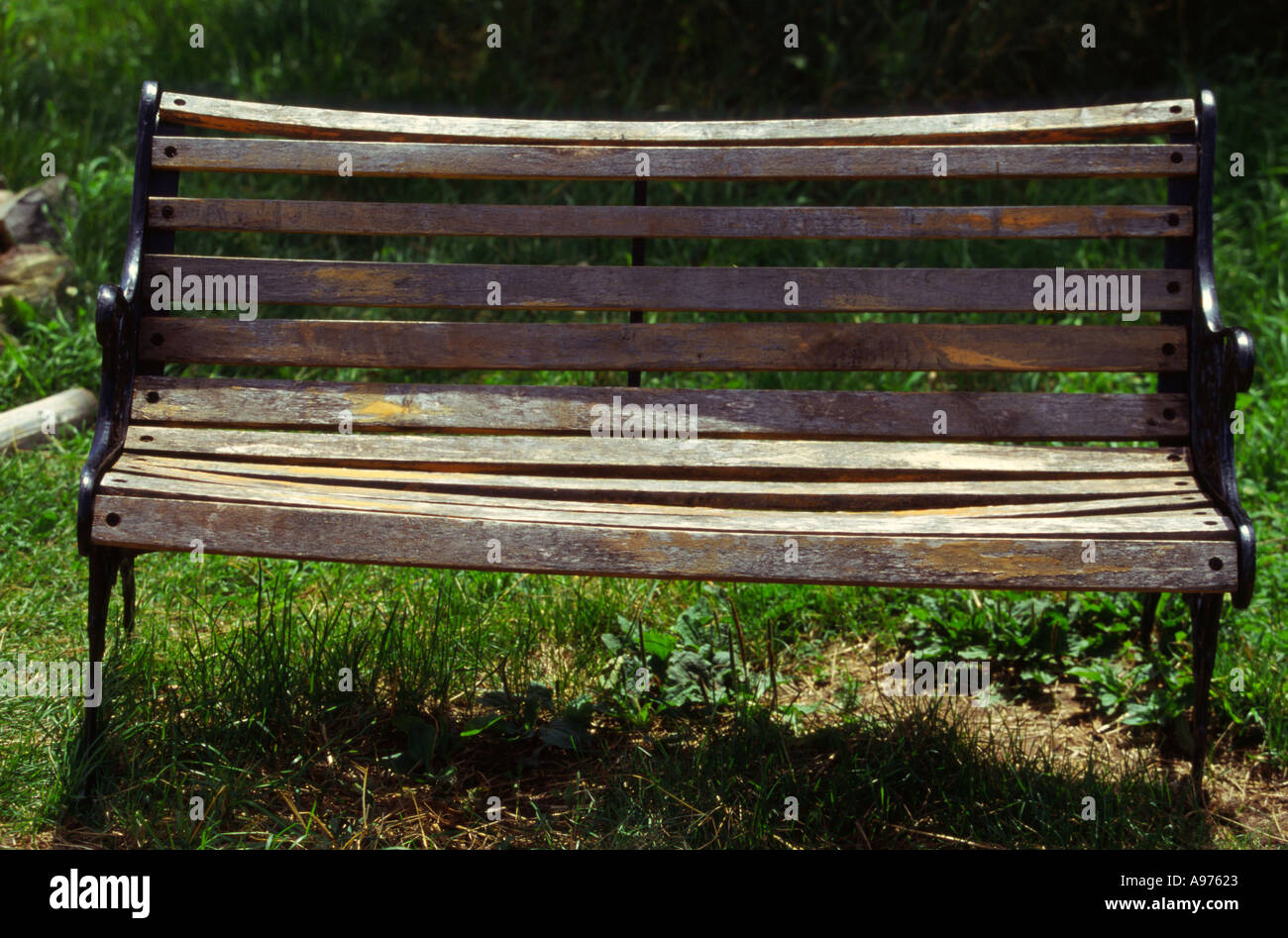 Wooden old bench Stock Photo - Alamy