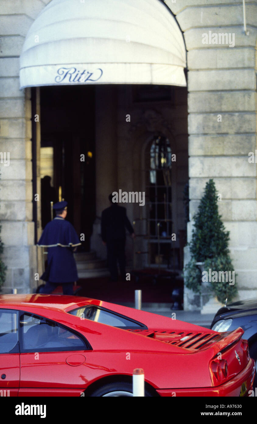 The ritz paris exterior hi-res stock photography and images - Alamy