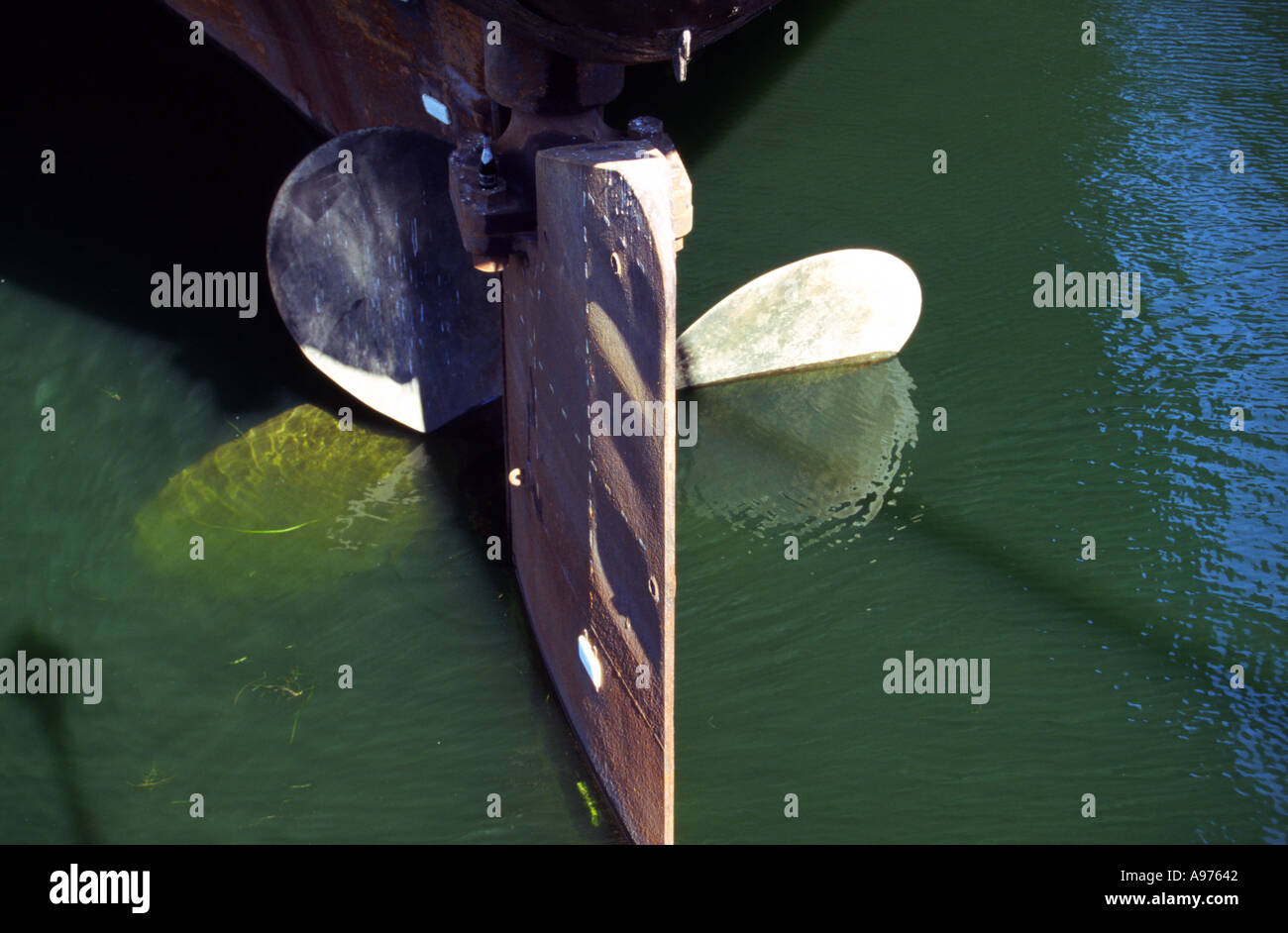 A PROPELLER OF AN OUTBOARD MOTOR BOAT UNDERWATER Stock Photo - Alamy