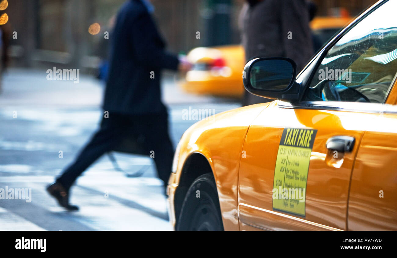 CROWDS AND TAXI Stock Photo - Alamy