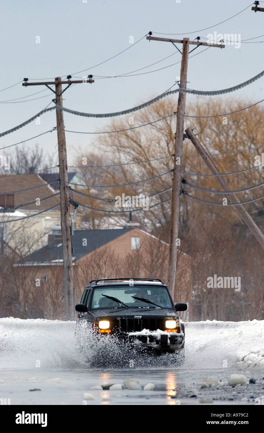 Flooded roadway hi-res stock photography and images - Alamy
