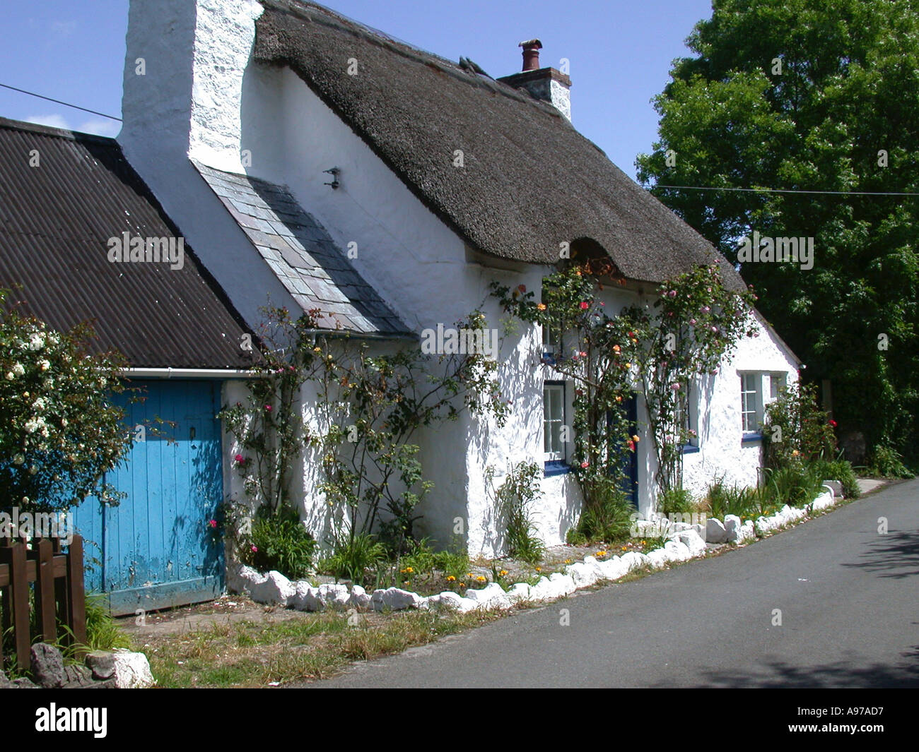 Welsh cottage in oxwich gower hi-res stock photography and images - Alamy