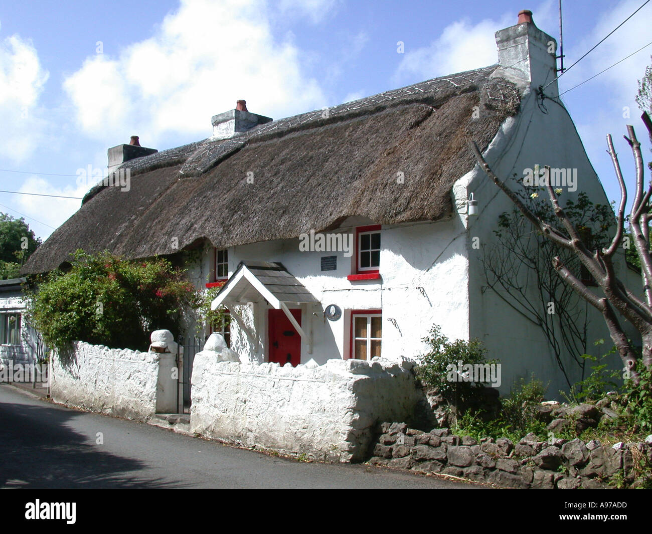 Welsh cottage in oxwich gower hi-res stock photography and images - Alamy