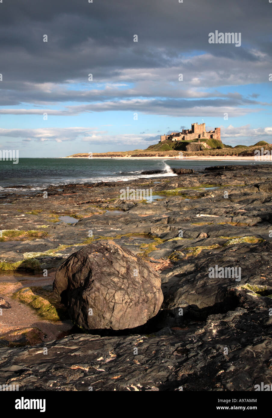 Rock pool northumberland north east hi-res stock photography and images ...