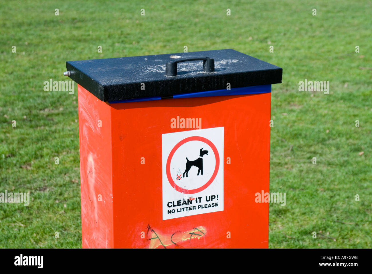 Lidded bin hi-res stock photography and images - Alamy